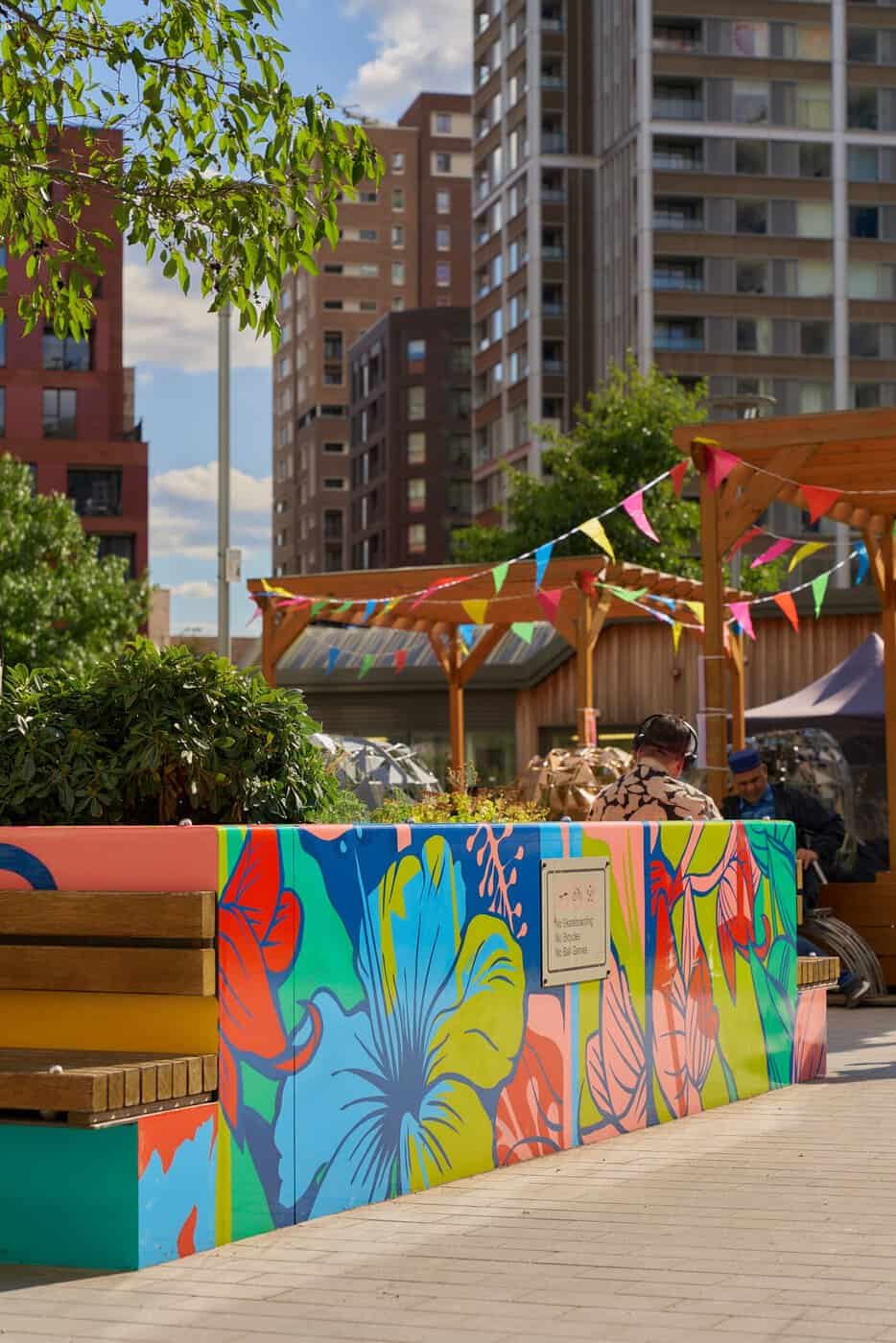 Vibrant mural unveiled in Elephant & Castle for London Mural Festival ...